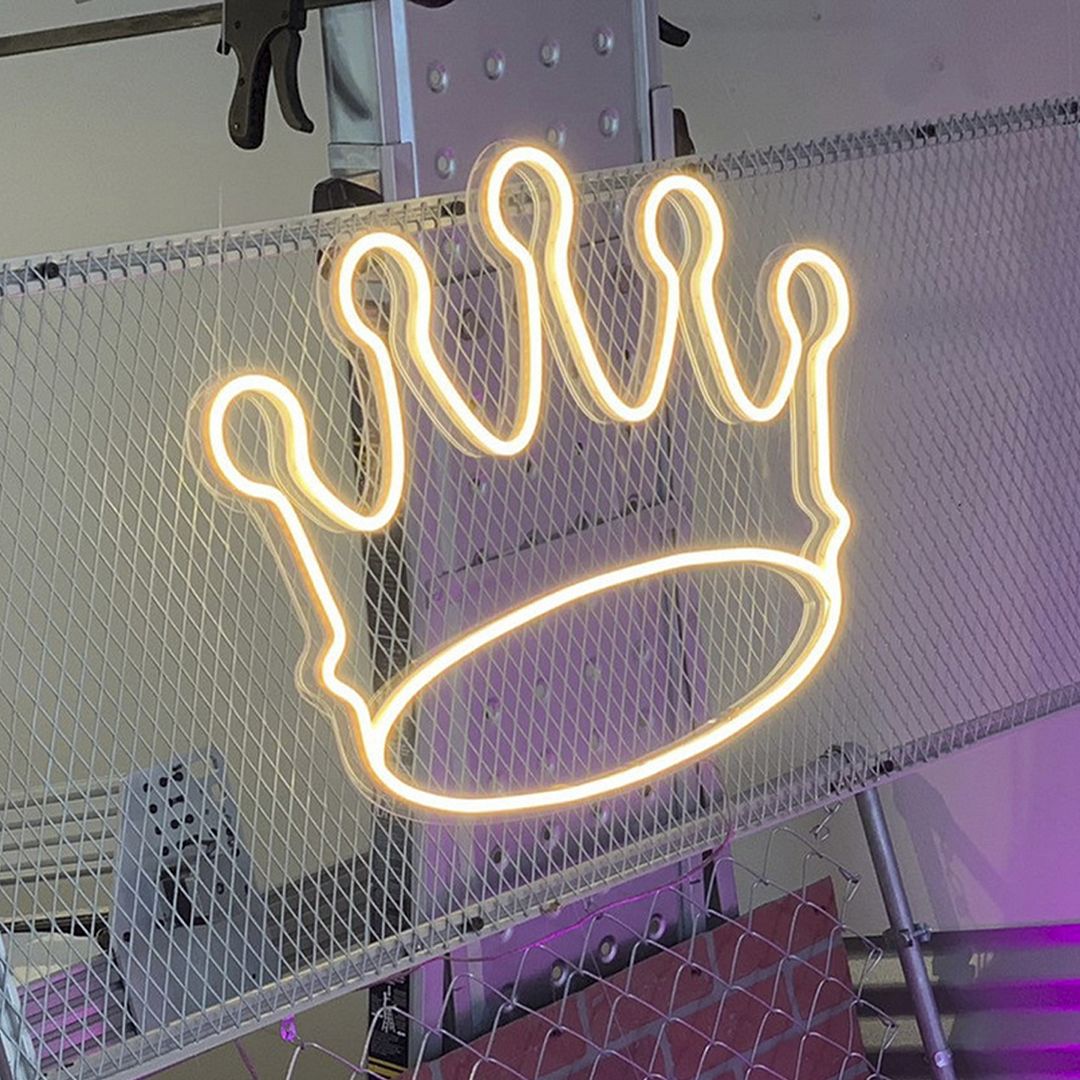 Crown Neon Sign – LightUpWorlds
